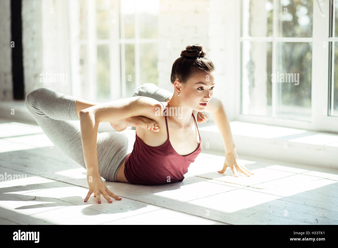 Professional young dancer having a workout Stock Photo - Alamy