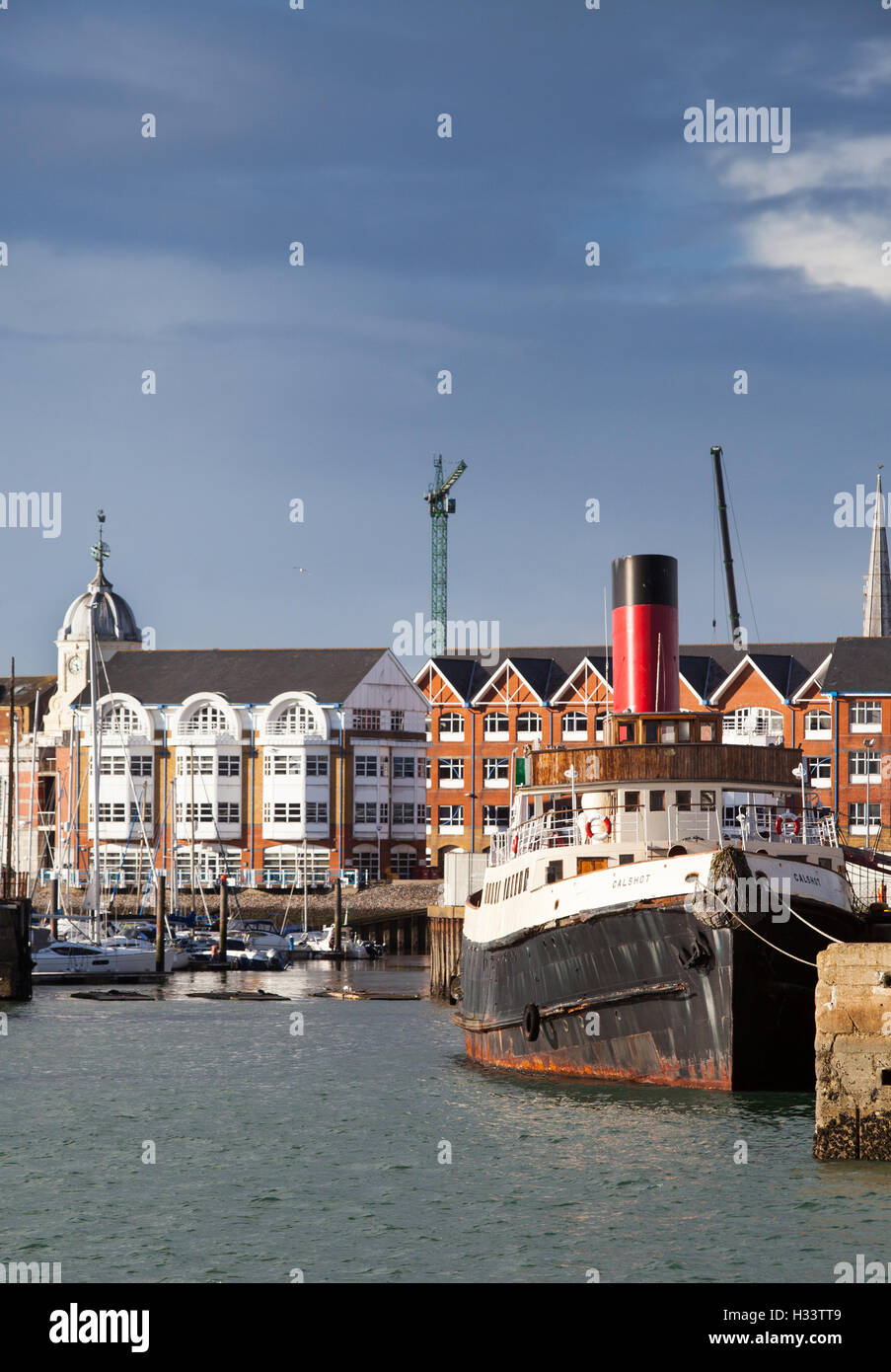 Old southampton docks hi-res stock photography and images - Alamy