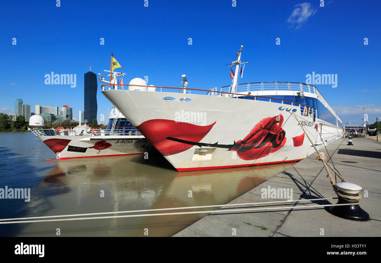 Embarkation point hi-res stock photography and images - Alamy
