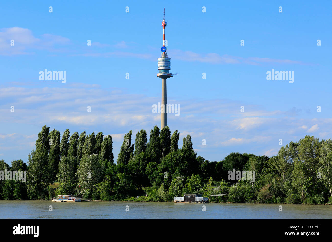 Donauturm mit Drehrestaurant und Rundfunksender in Wien-Donaustadt ...