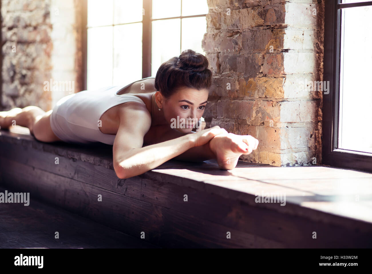 Serious confident woman doing the splits Stock Photo - Alamy