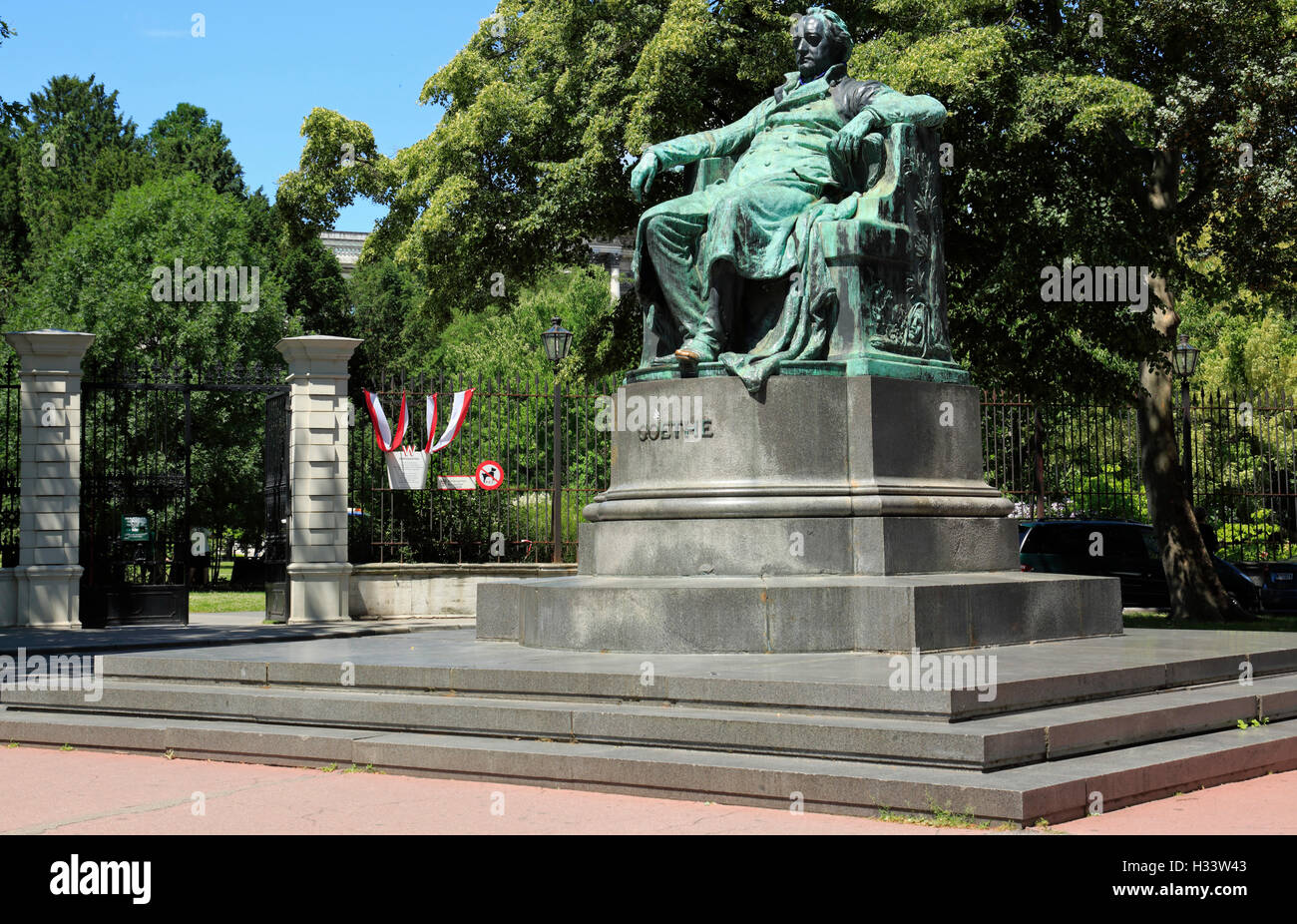 Goethe-Denkmal von Edmund von Hellmer am Opernring in Wien, Oesterreich ...