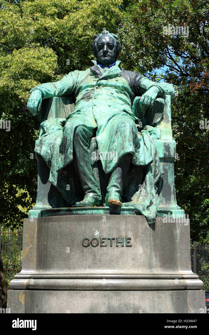 Goethe-Denkmal von Edmund von Hellmer am Opernring in Wien, Oesterreich ...