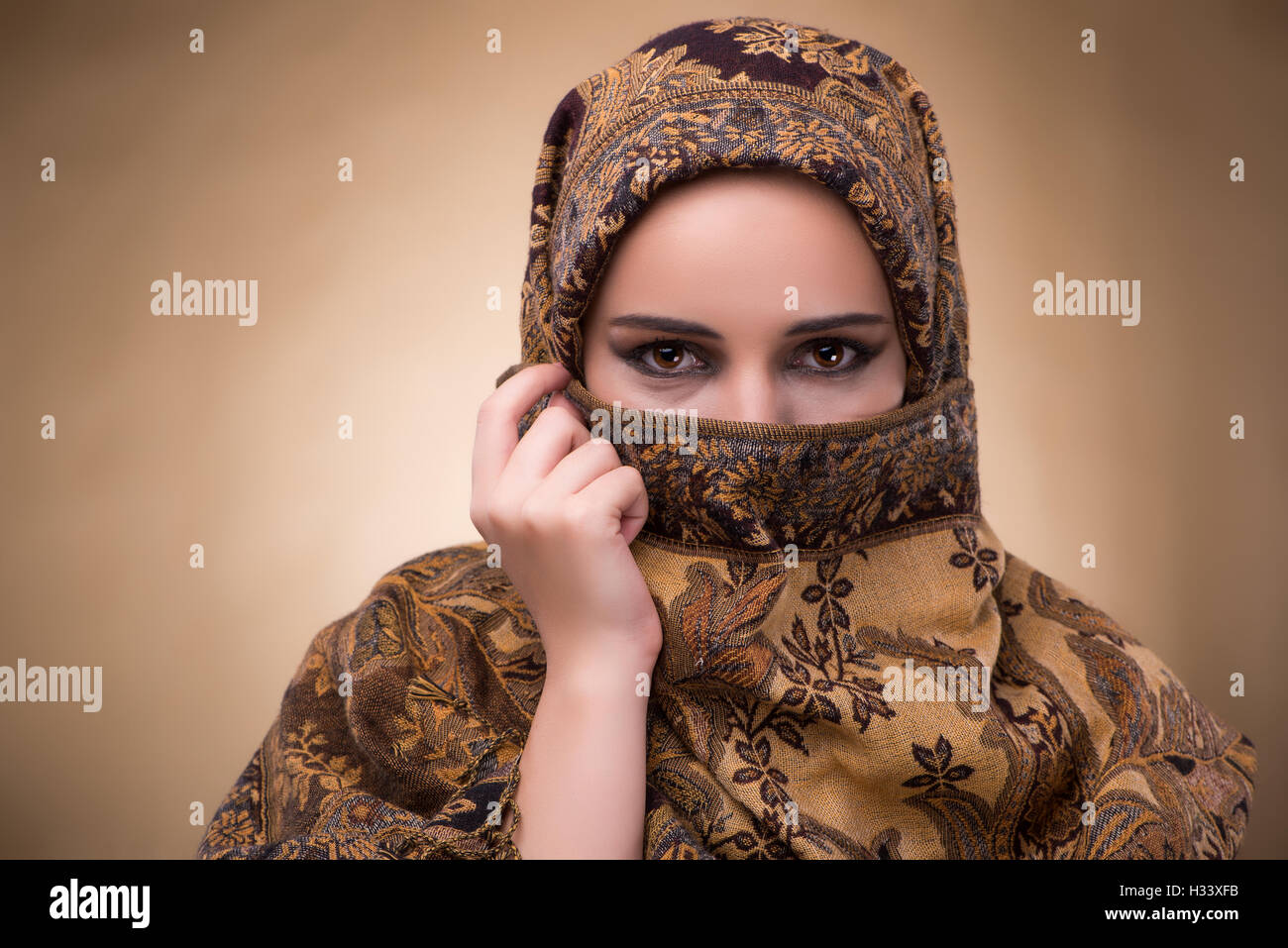 Young woman in traditional muslim clothing Stock Photo - Alamy