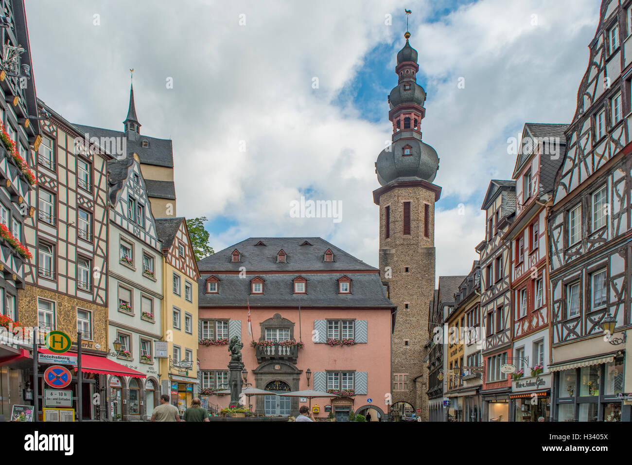 Marktplatz and St Martins Kirche, Cochem, Rhineland Palatinate, Germany ...