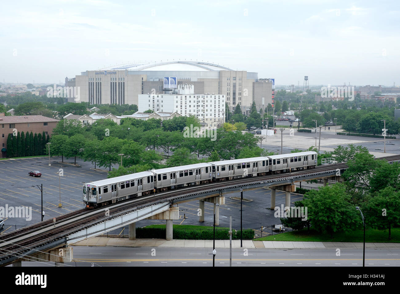 A Pink Line CTA El train rumbles by the United Center on Chicago's West ...