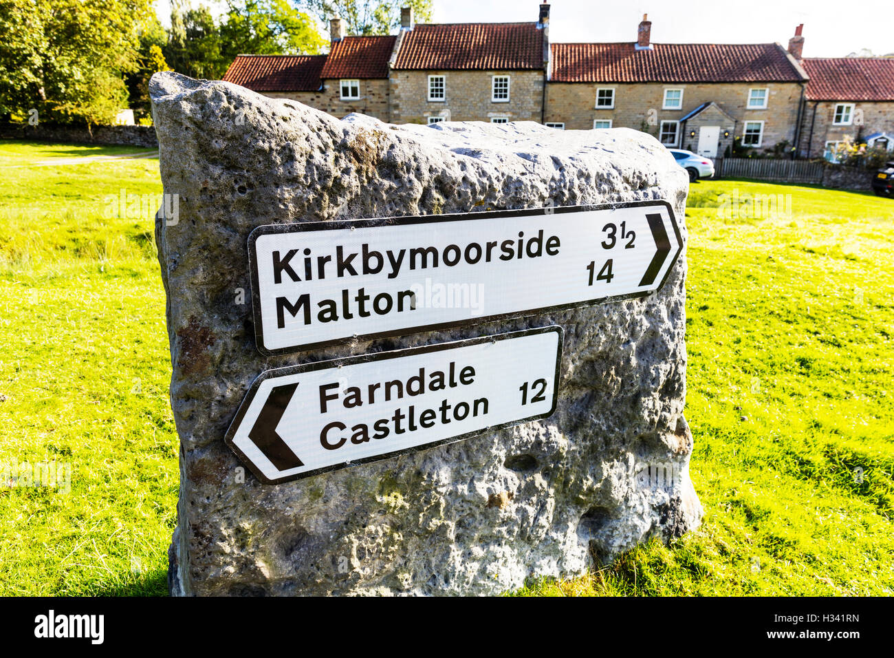 Road sign uk hi-res stock photography and images - Alamy