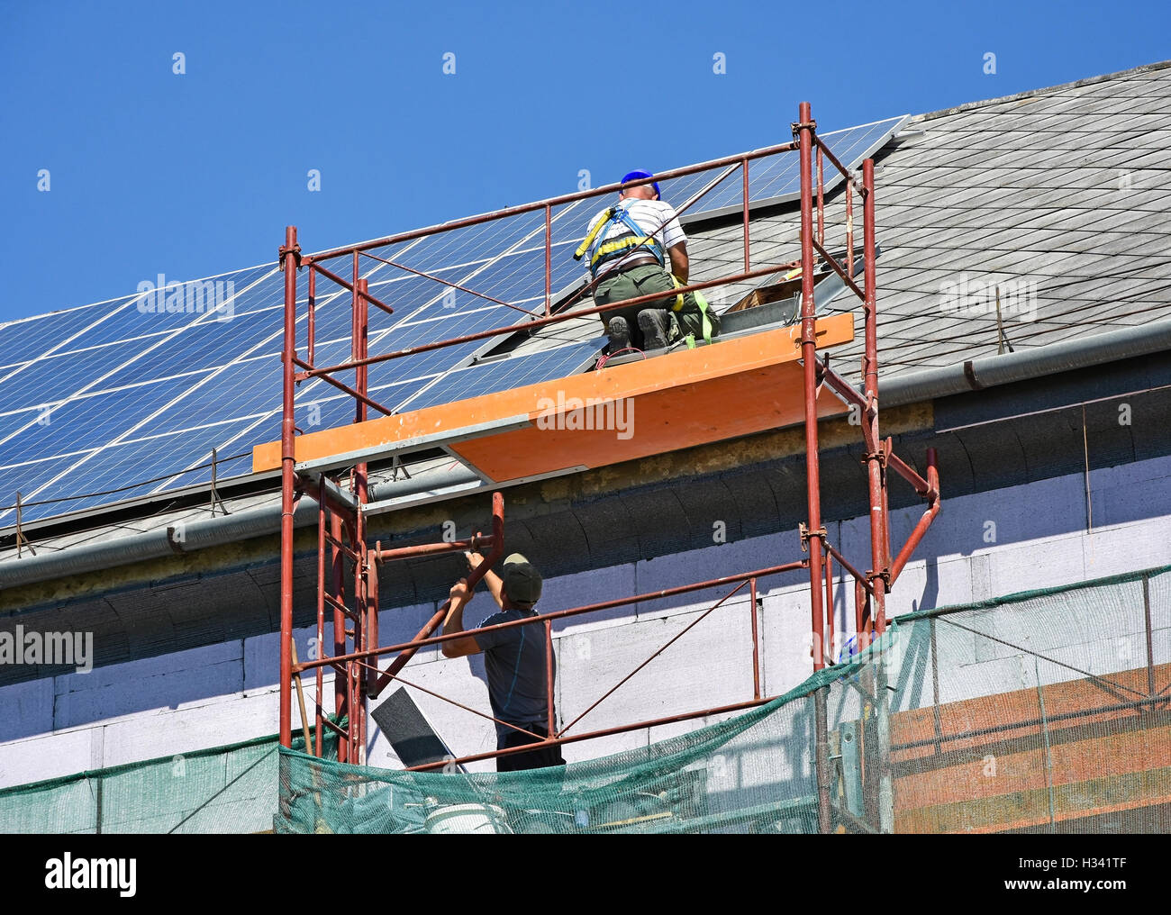 Roof construction of a high building in the city Stock Photo - Alamy