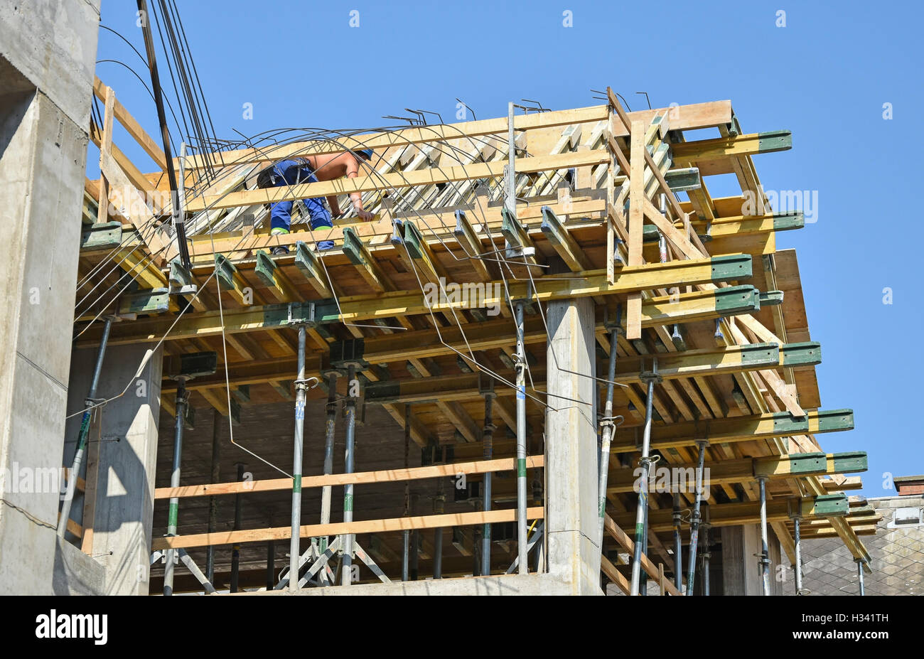 Construction of a new building in the city Stock Photo - Alamy
