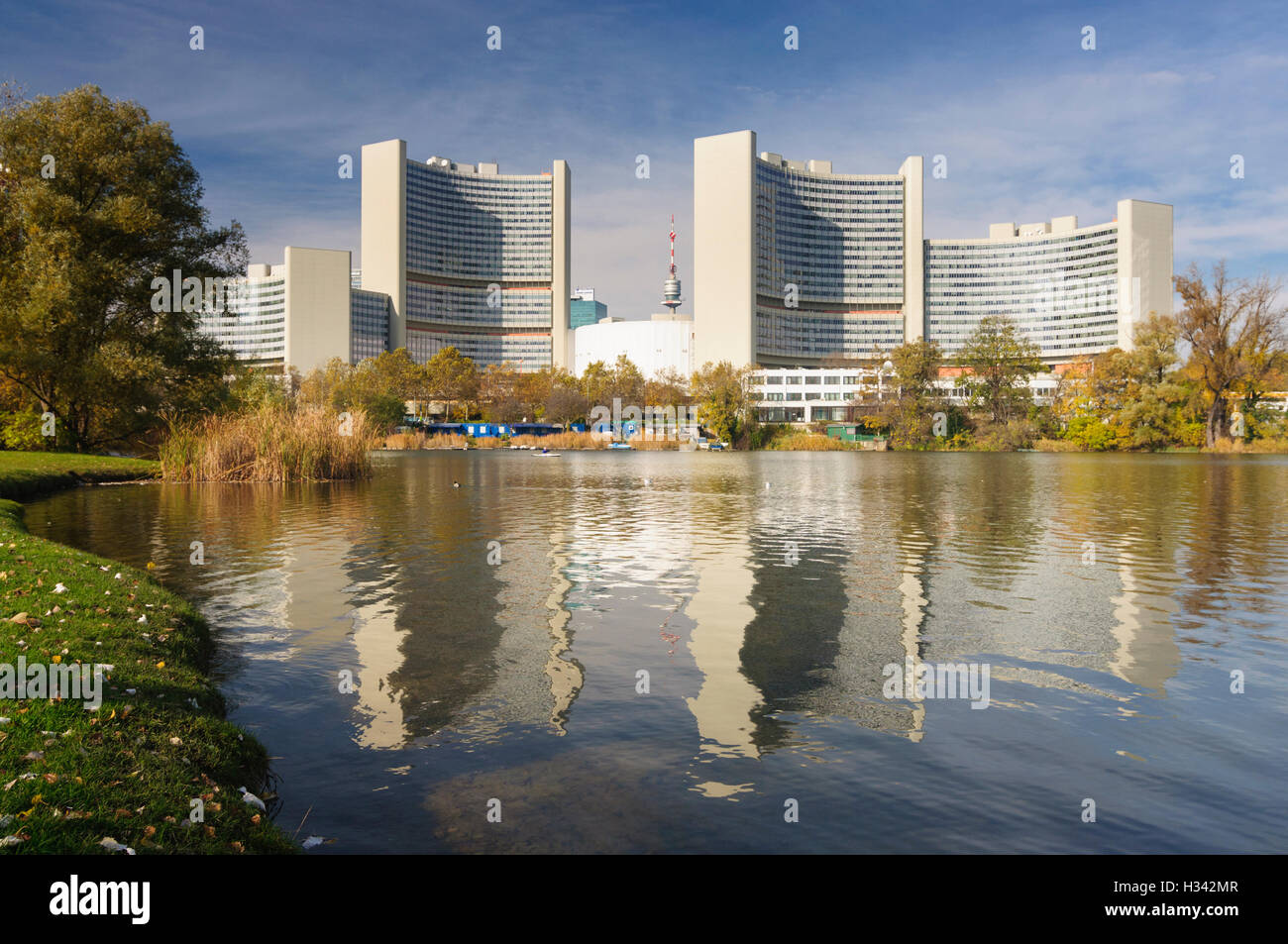 Wien, Vienna: UN Building and Danube Tower behind the Kaiserwasser, 22 ...