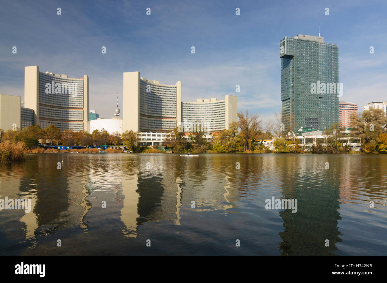 Wien, Vienna: UN Building and Danube Tower behind the Kaiserwasser, 22 ...
