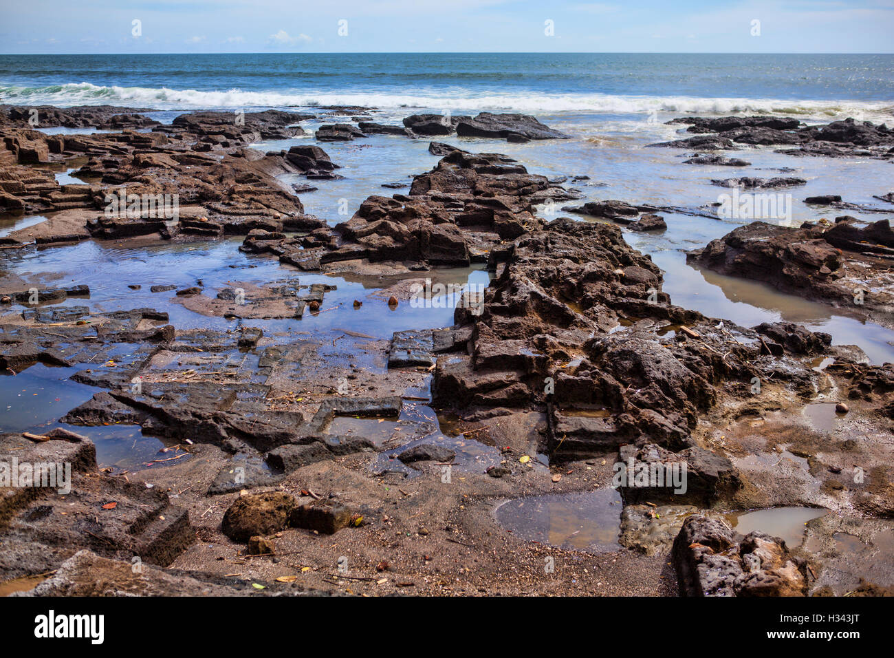 Ocean rocky shore Stock Photo - Alamy