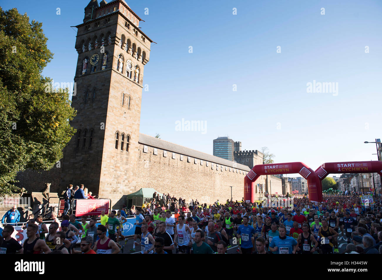Runners start in half hi-res stock photography and images - Alamy