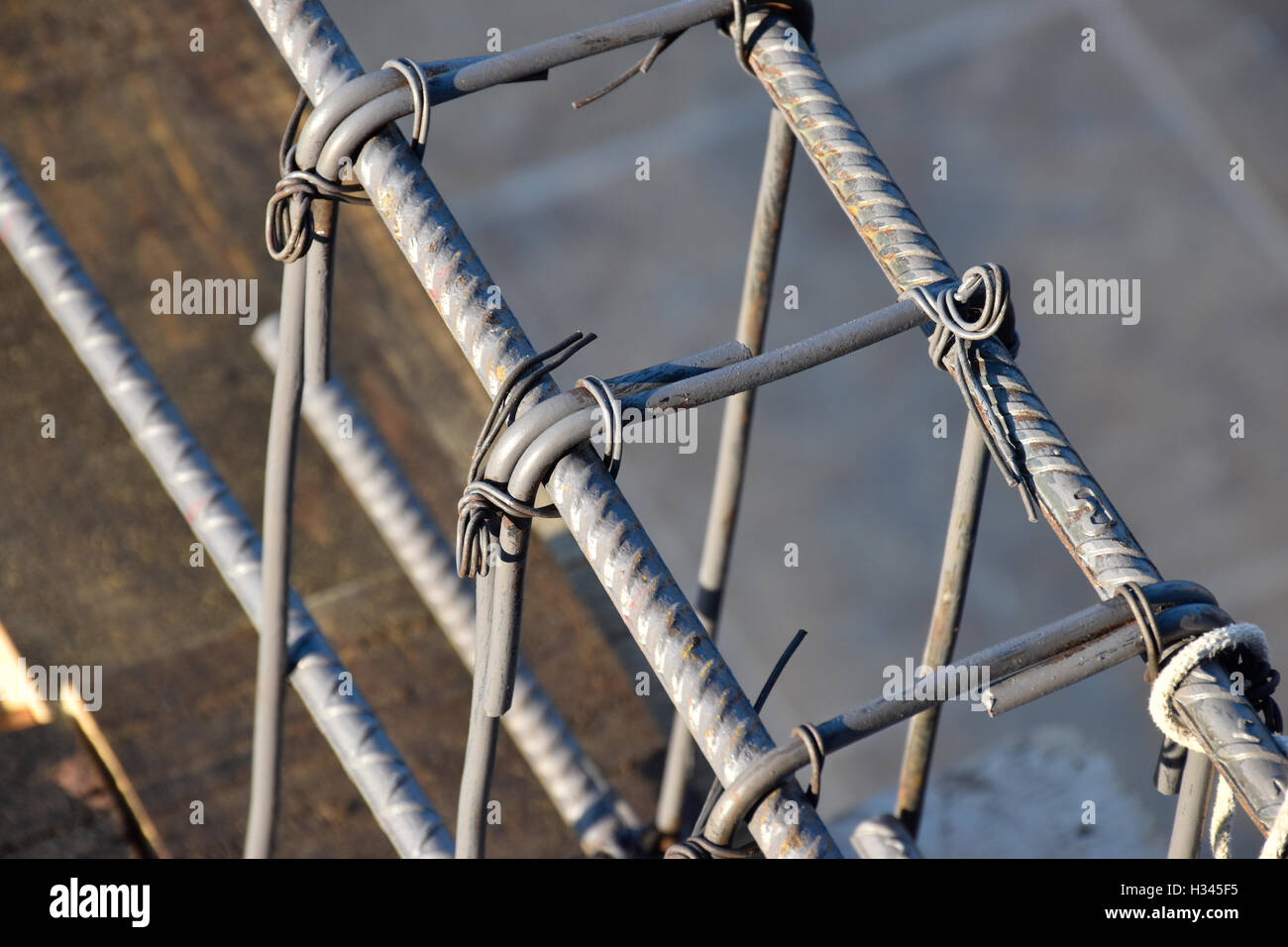 Cement columns hi-res stock photography and images - Alamy