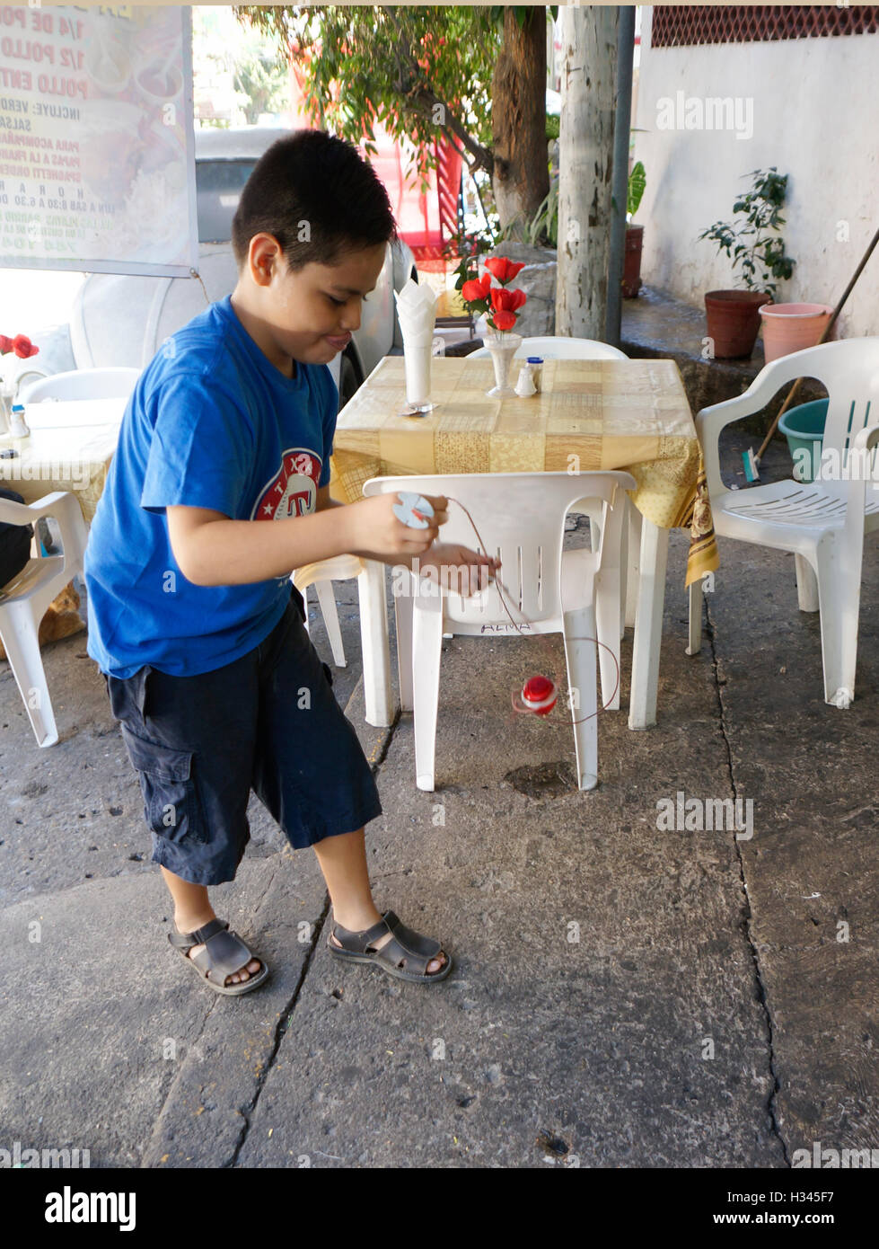 Hispanic boy hi-res stock photography and images - Alamy