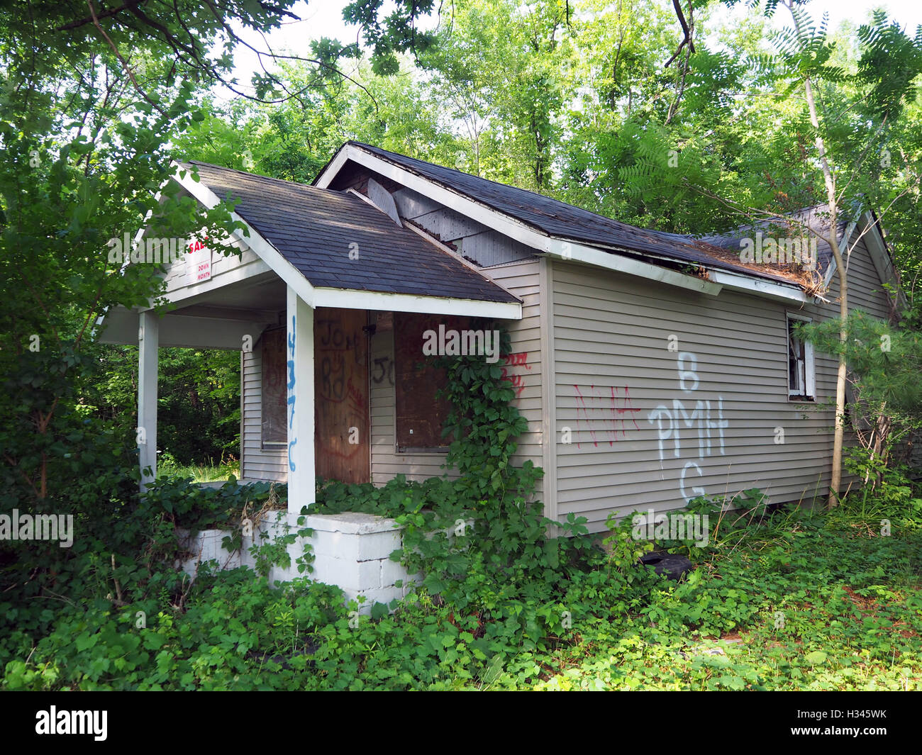 Graffiti gang markings hi-res stock photography and images - Alamy