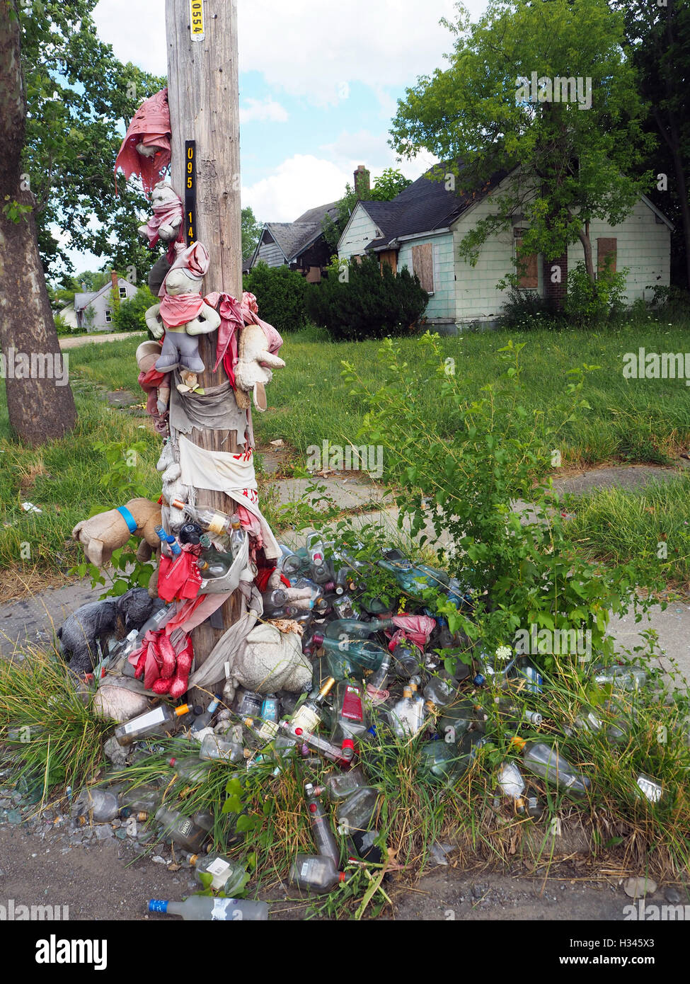 Memorial dead gang member detroit hi-res stock photography and images ...