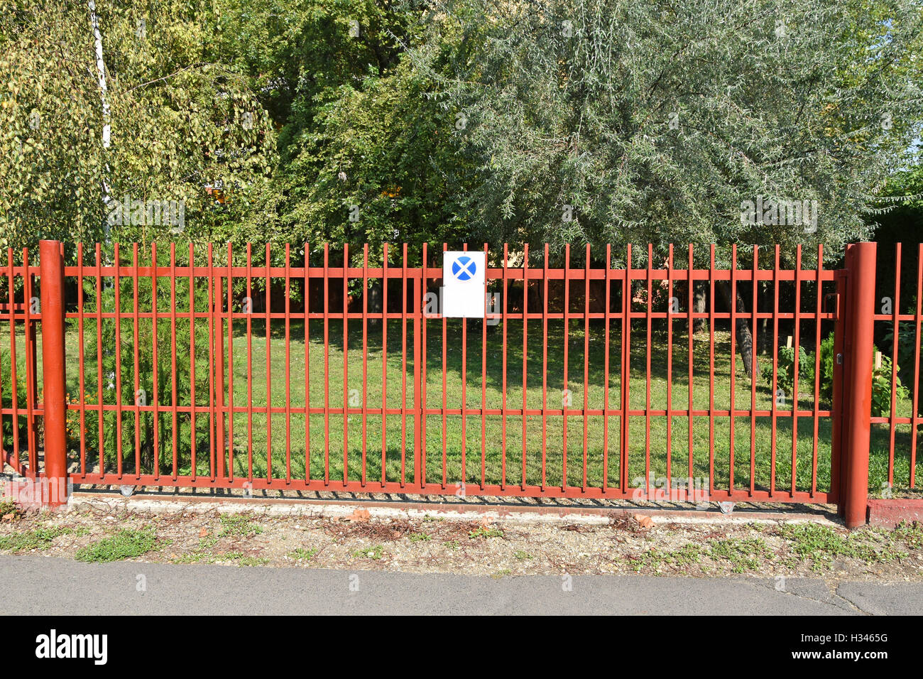 Red metal fence in the city Stock Photo - Alamy