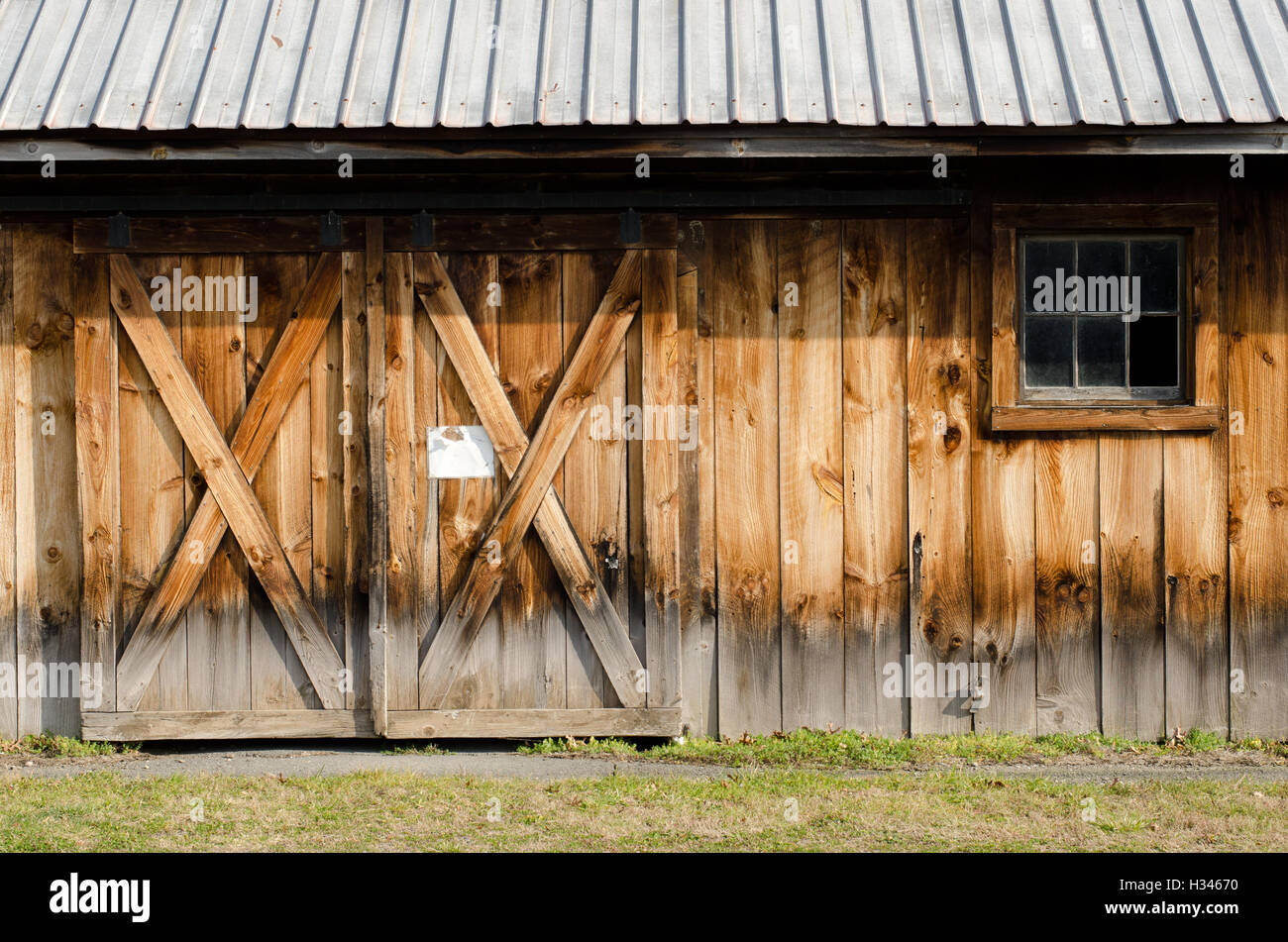 Exterior wall of old worn barn doors Stock Photo - Alamy
