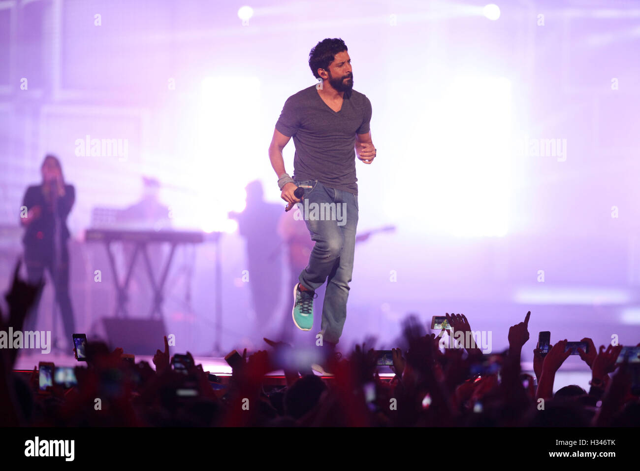 Farhan Akhtar Rock On Body