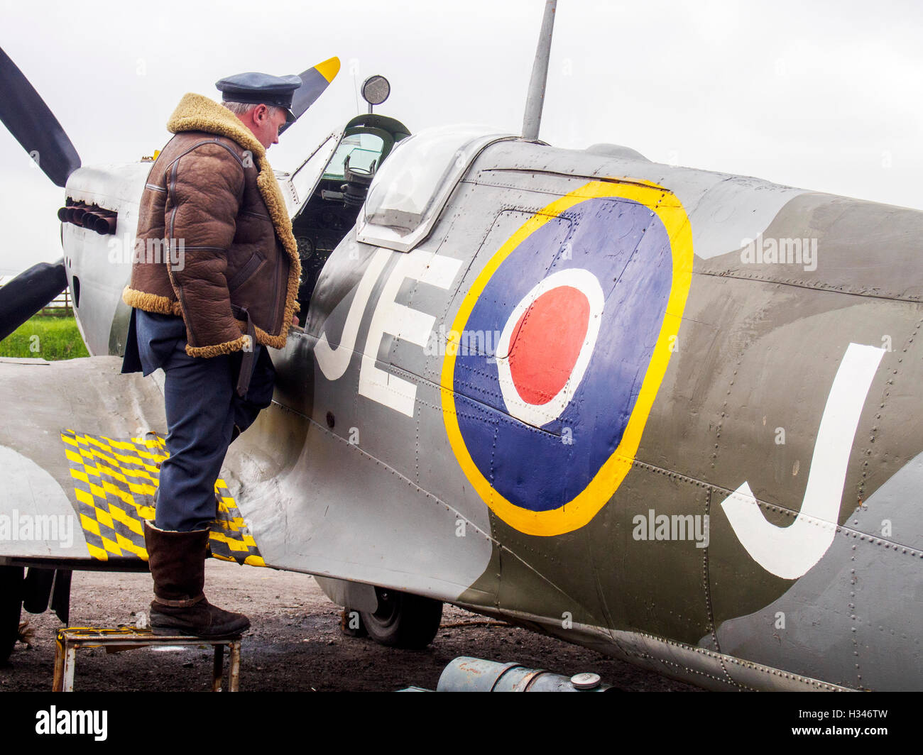Ww2 raf spitfire hi-res stock photography and images - Alamy