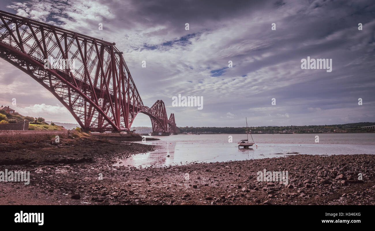 Forth Rail Bridge in Edinburgh, Scotland, connecting the towns of North ...