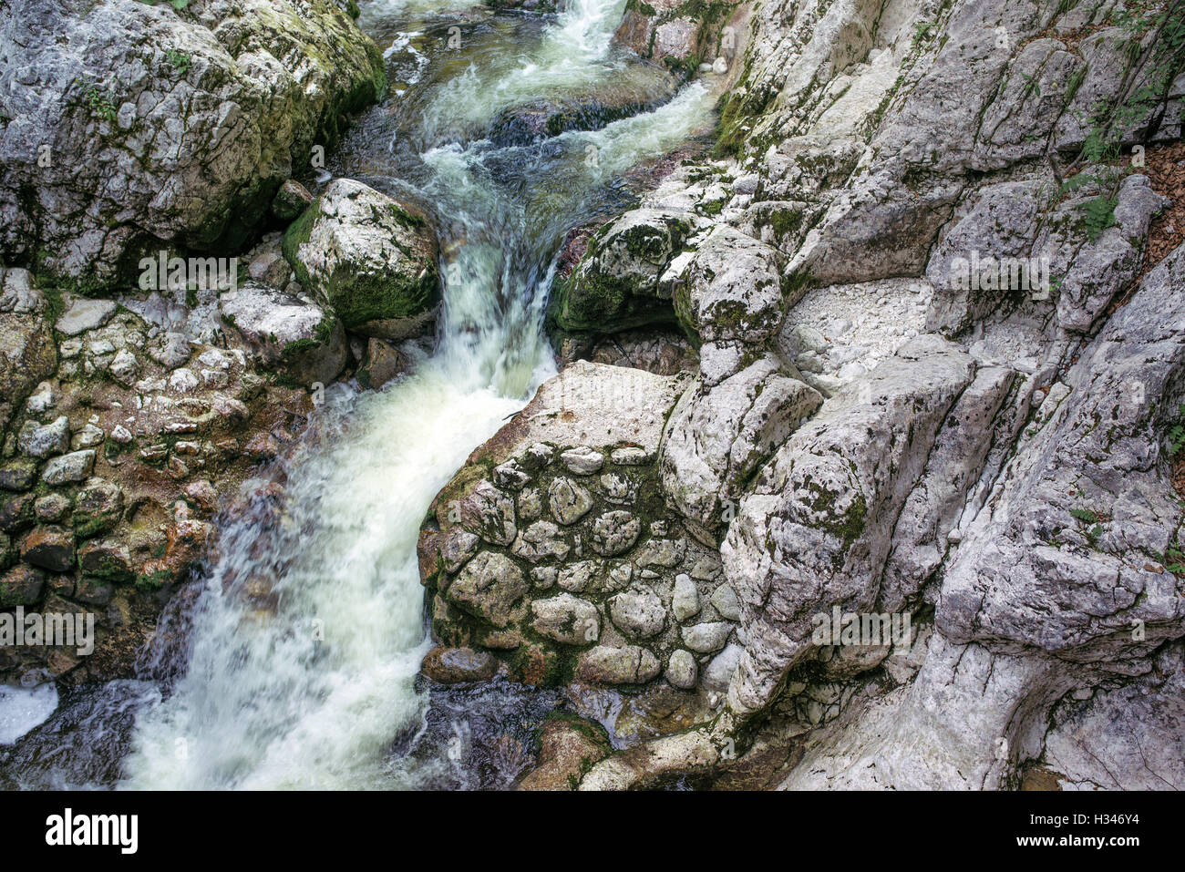 Mountain stream and rocks hi-res stock photography and images - Alamy