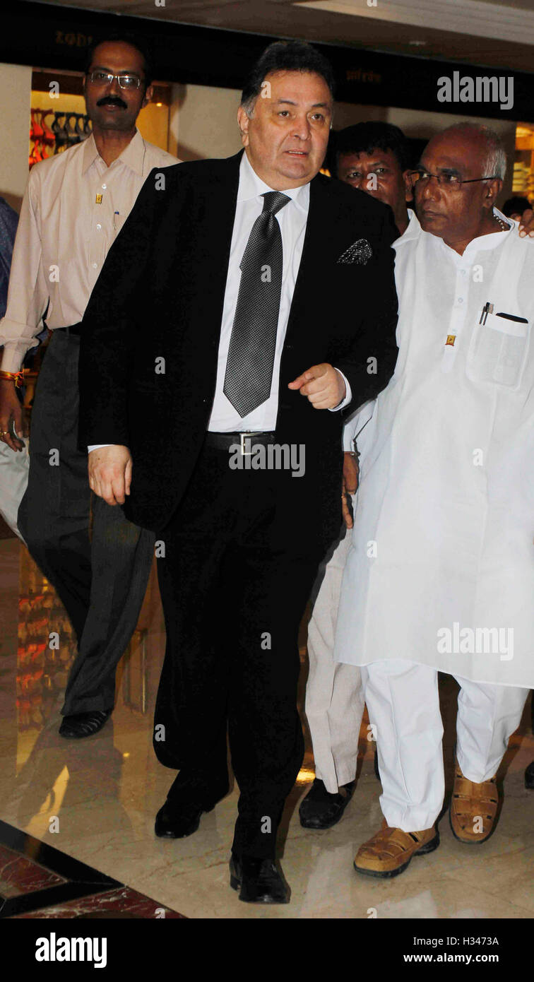 Bollywood actor Rishi Kapoor arriving to receive the 44th Giants ...