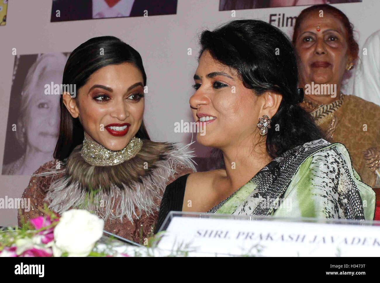 Coversation High Resolution Stock Photography and Images - Alamy