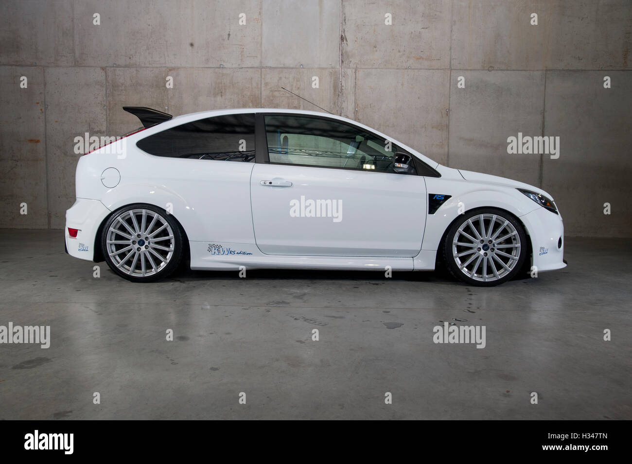 2009 Ford Focus RS hot hatch performance car with lowered suspension ...