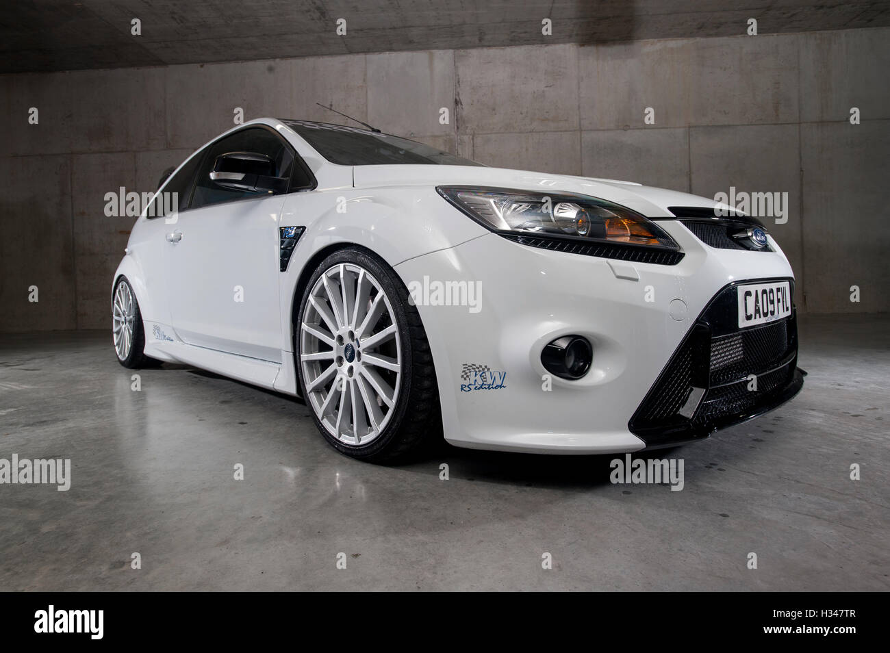 2009 Ford Focus RS hot hatch performance car with lowered suspension ...