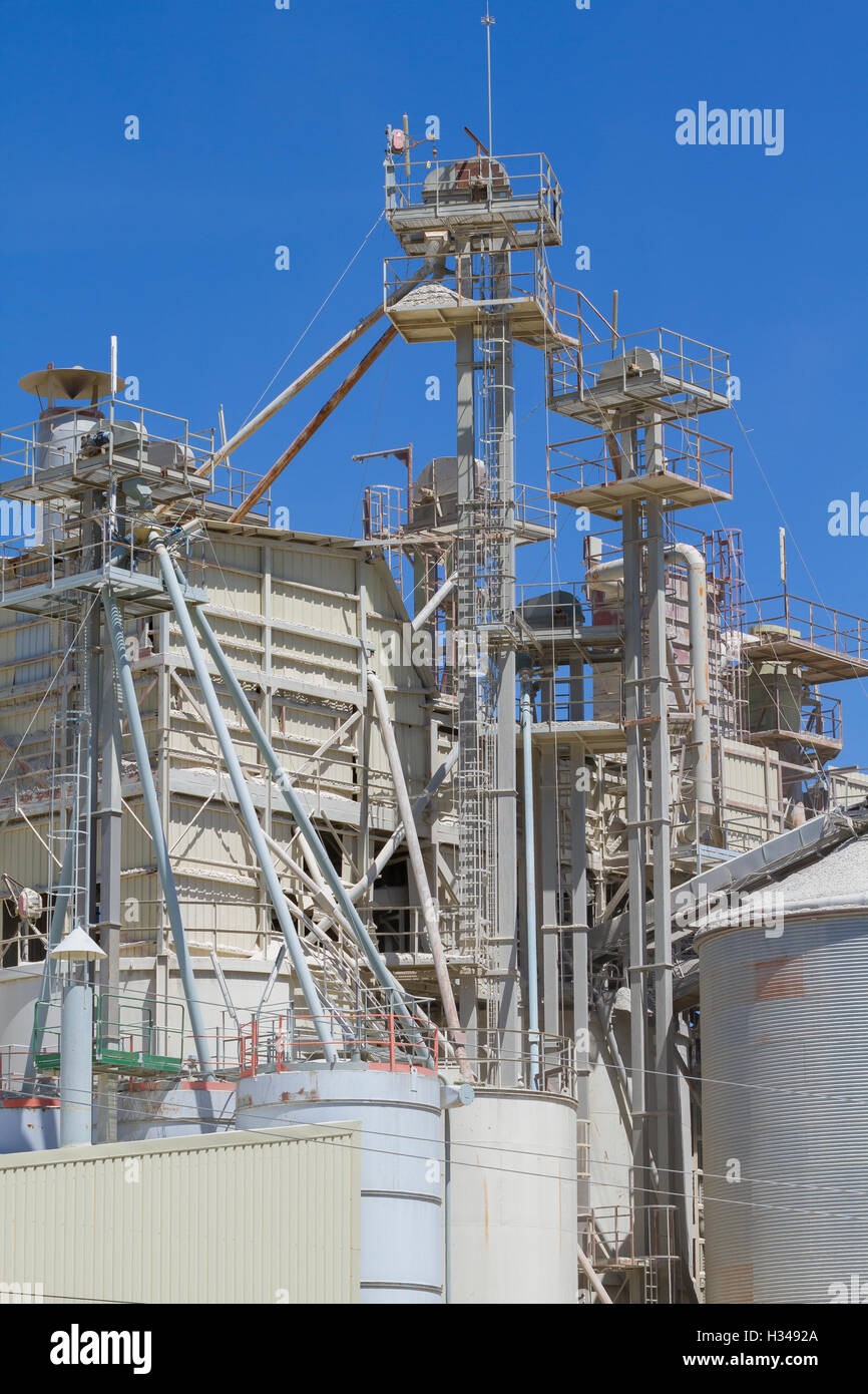 modern industry and refinery, details of pipes and smokestacks Stock ...