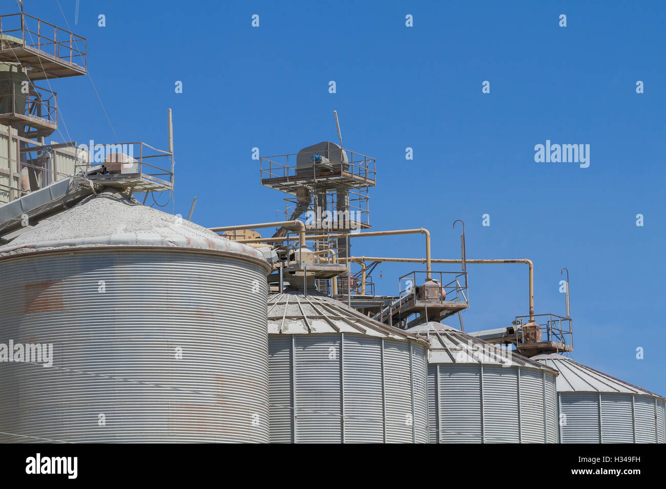 modern industry and refinery, details of pipes and smokestacks Stock ...