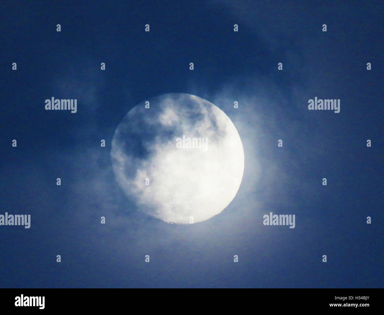 Moon behind clouds at night hi-res stock photography and images - Alamy