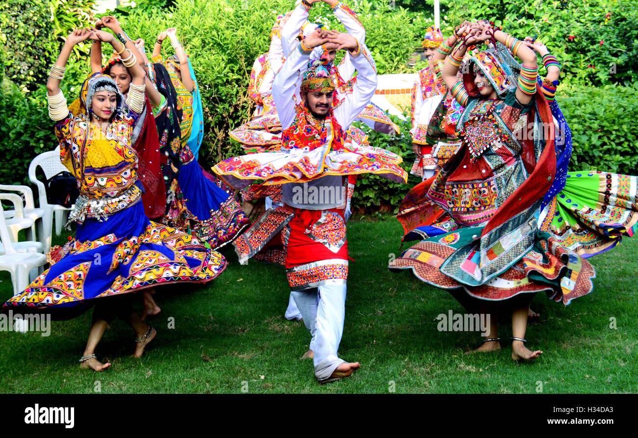 Raas dandiya hi-res stock photography and images - Alamy