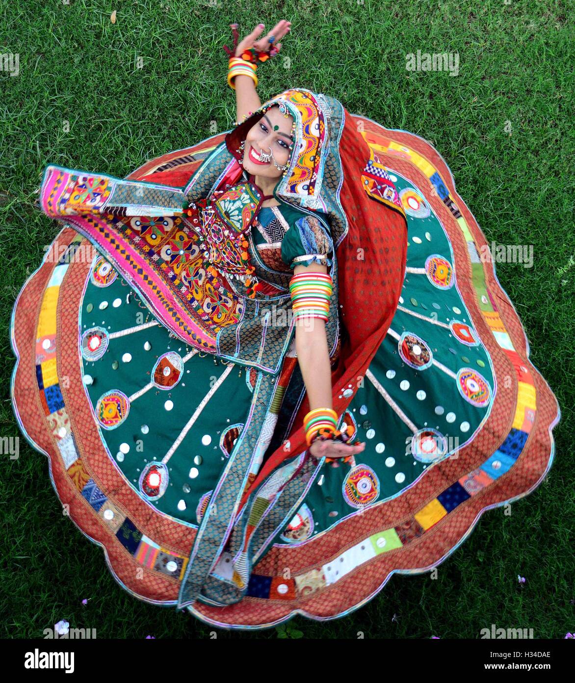 Garba indian dance hi-res stock photography and images - Alamy