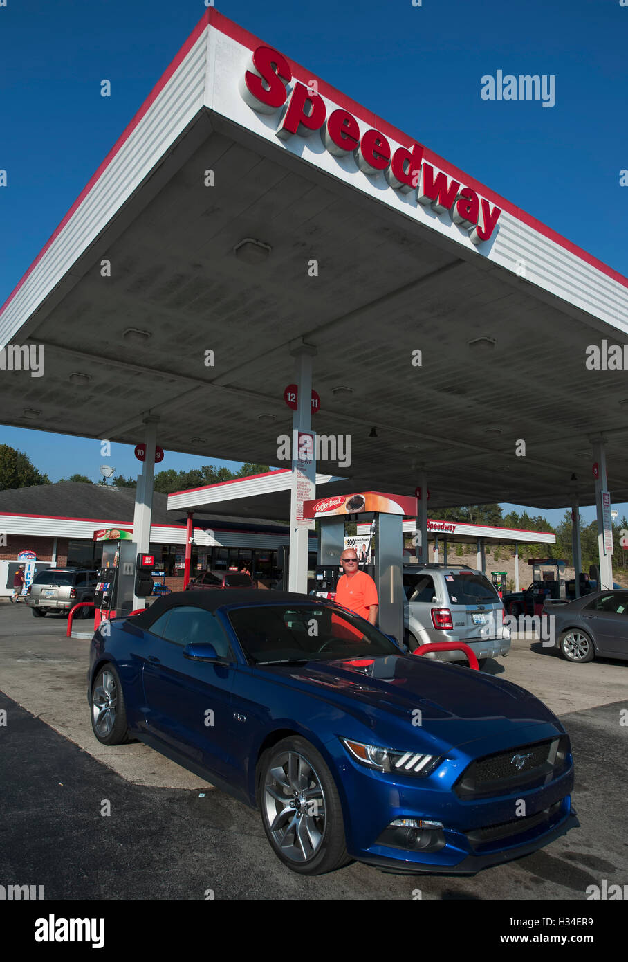 Speedway gas station hi-res stock photography and images - Alamy