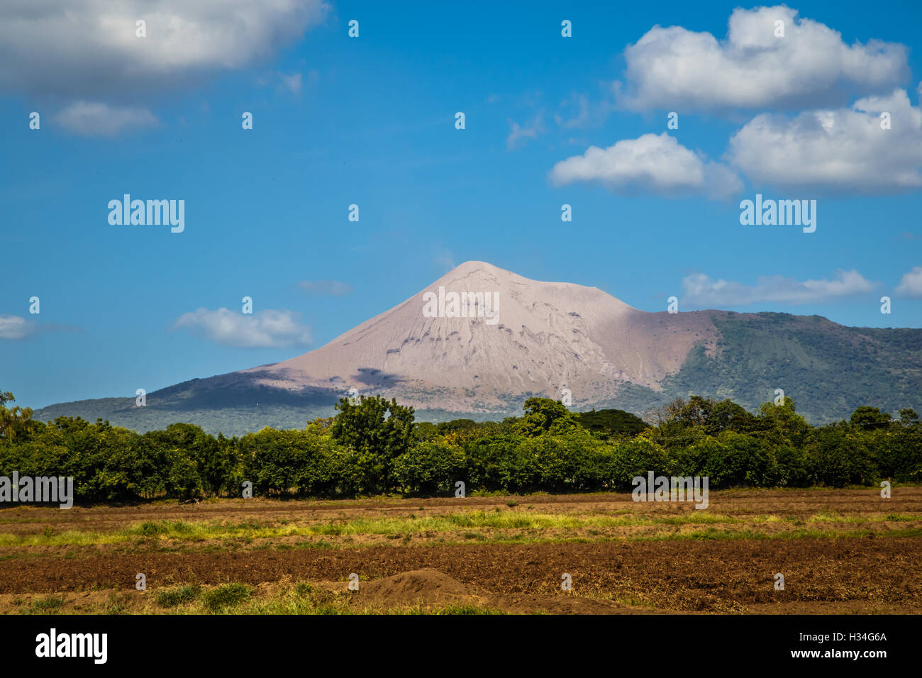 Leon telica volcano hi-res stock photography and images - Alamy