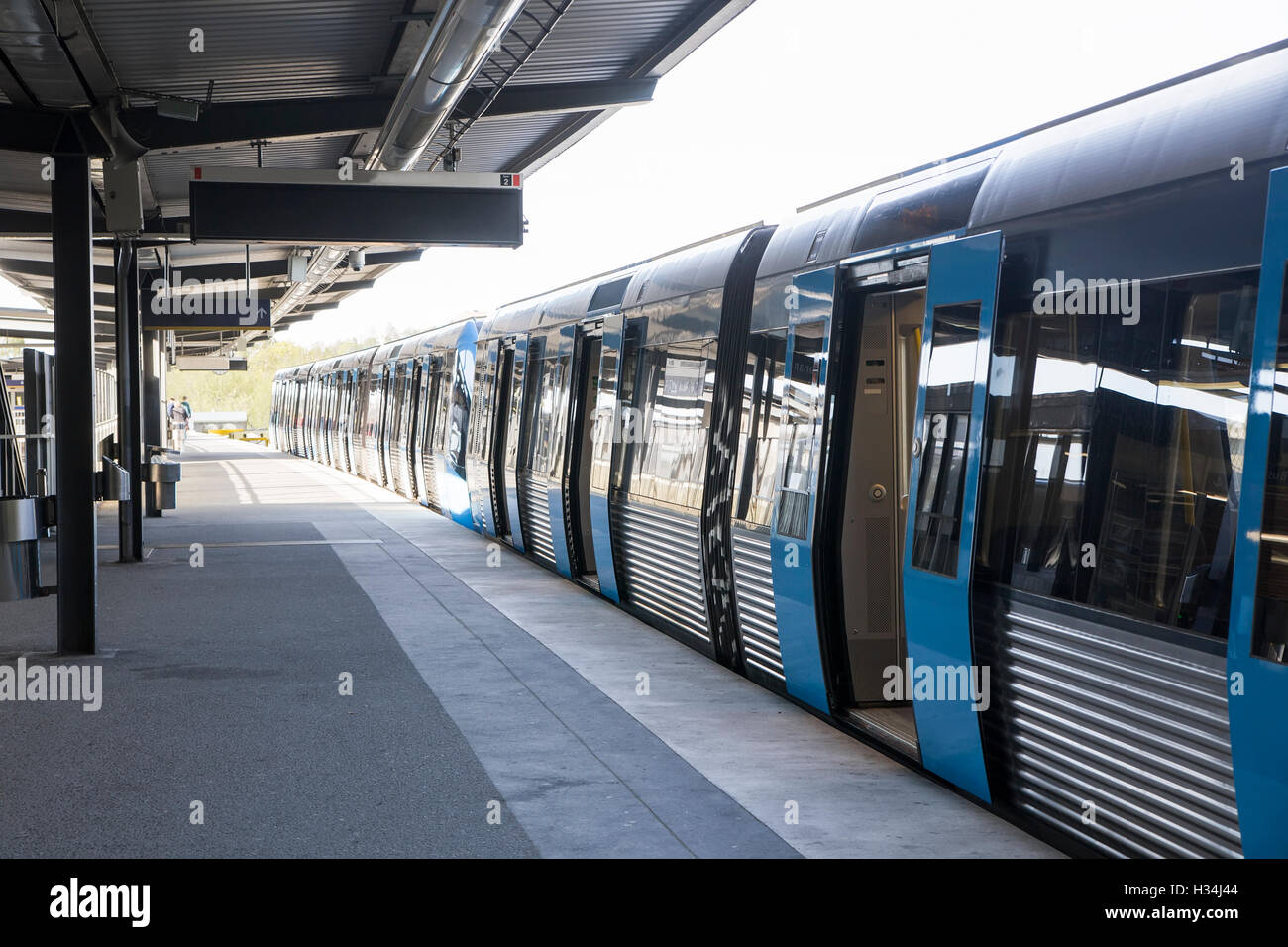 Subway train open door hi-res stock photography and images - Alamy