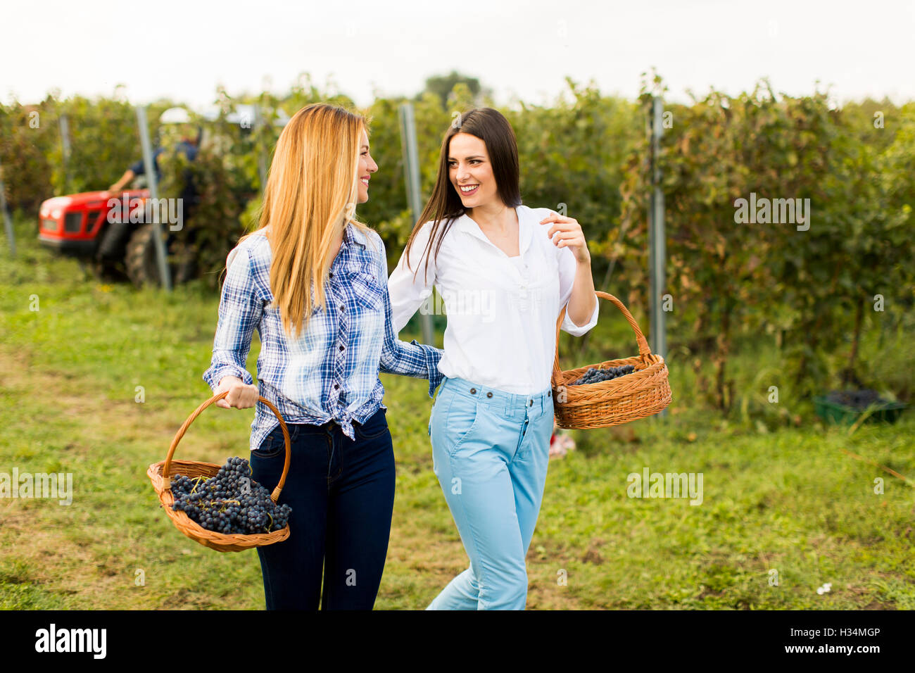 Full gathering hi-res stock photography and images - Alamy