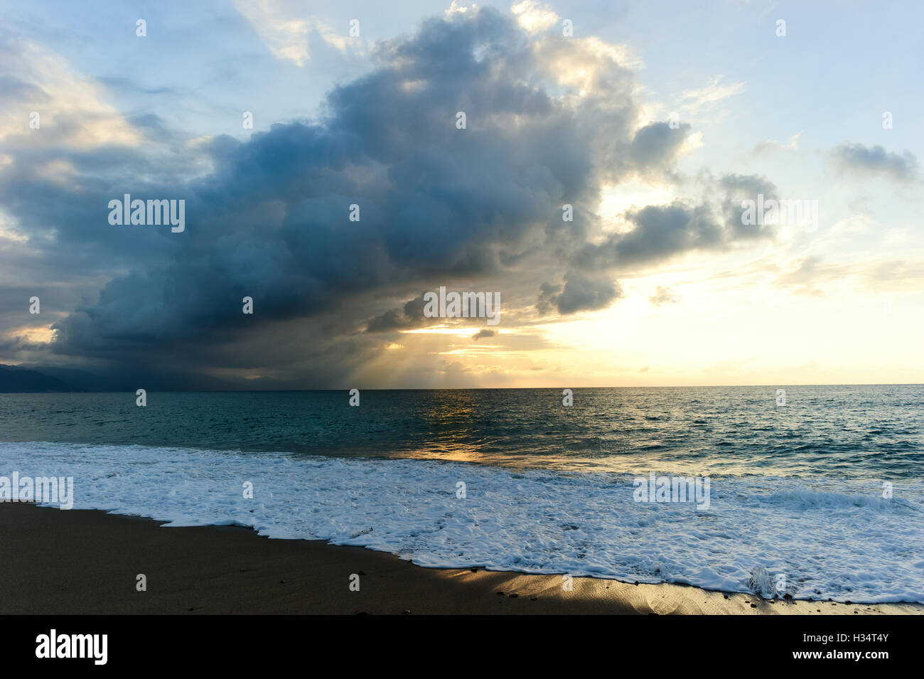 Sun rays through storm clouds hi-res stock photography and images - Alamy