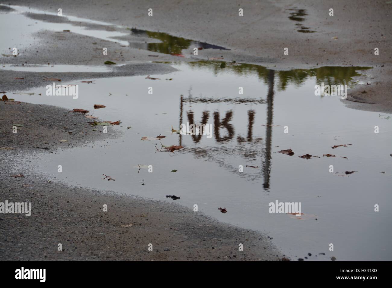 Puddle texture hi-res stock photography and images - Alamy
