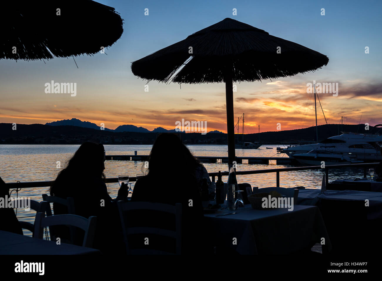 Boat restaurant on sea hi-res stock photography and images - Alamy