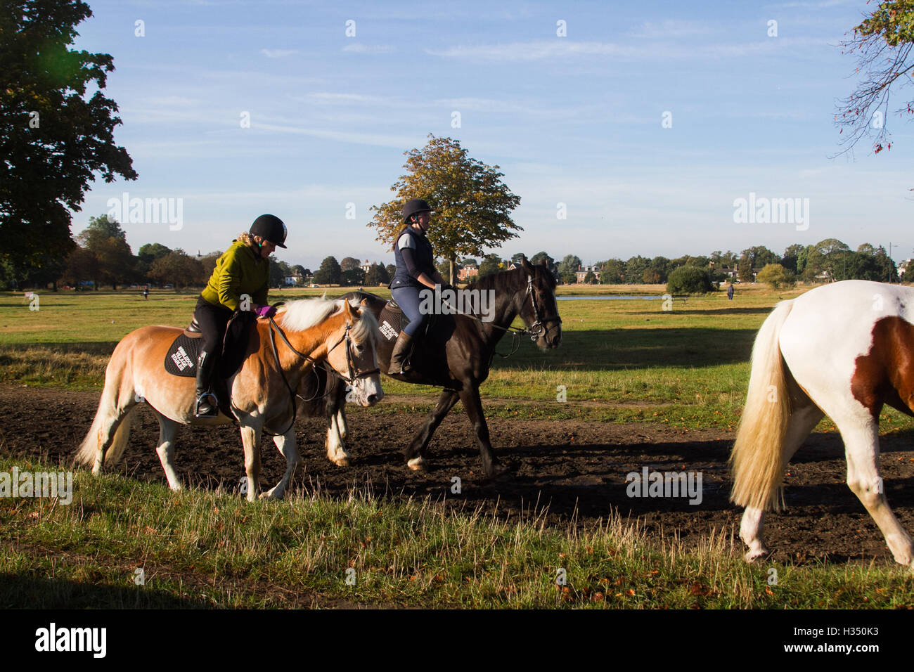 Wimbledon London, UK. 4th October 2016. Horse riders from the Wimbledon ...