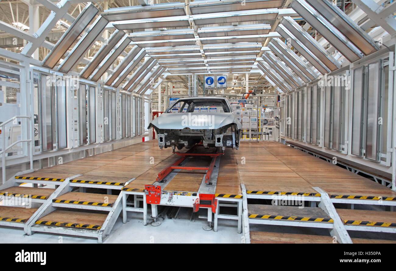 Puebla, Mexico. 3rd Oct, 2016. A car body at the Volkswagen factory in ...