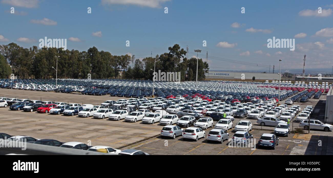 Puebla, Mexico. 3rd Oct, 2016. Brand new Volkswagen cars outside the ...