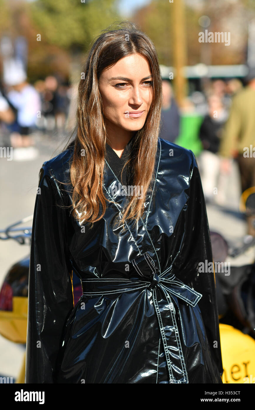 Paris, France. 4th October, 2016. A guest arrives for the Collection ...