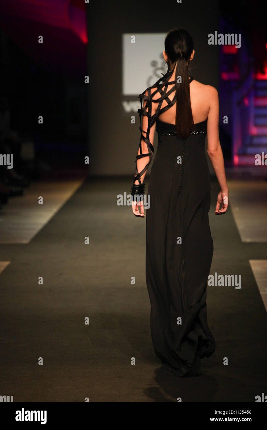 Milan, Italy. 3rd Oct, 2016. Models and disabled models in wheelchair ...