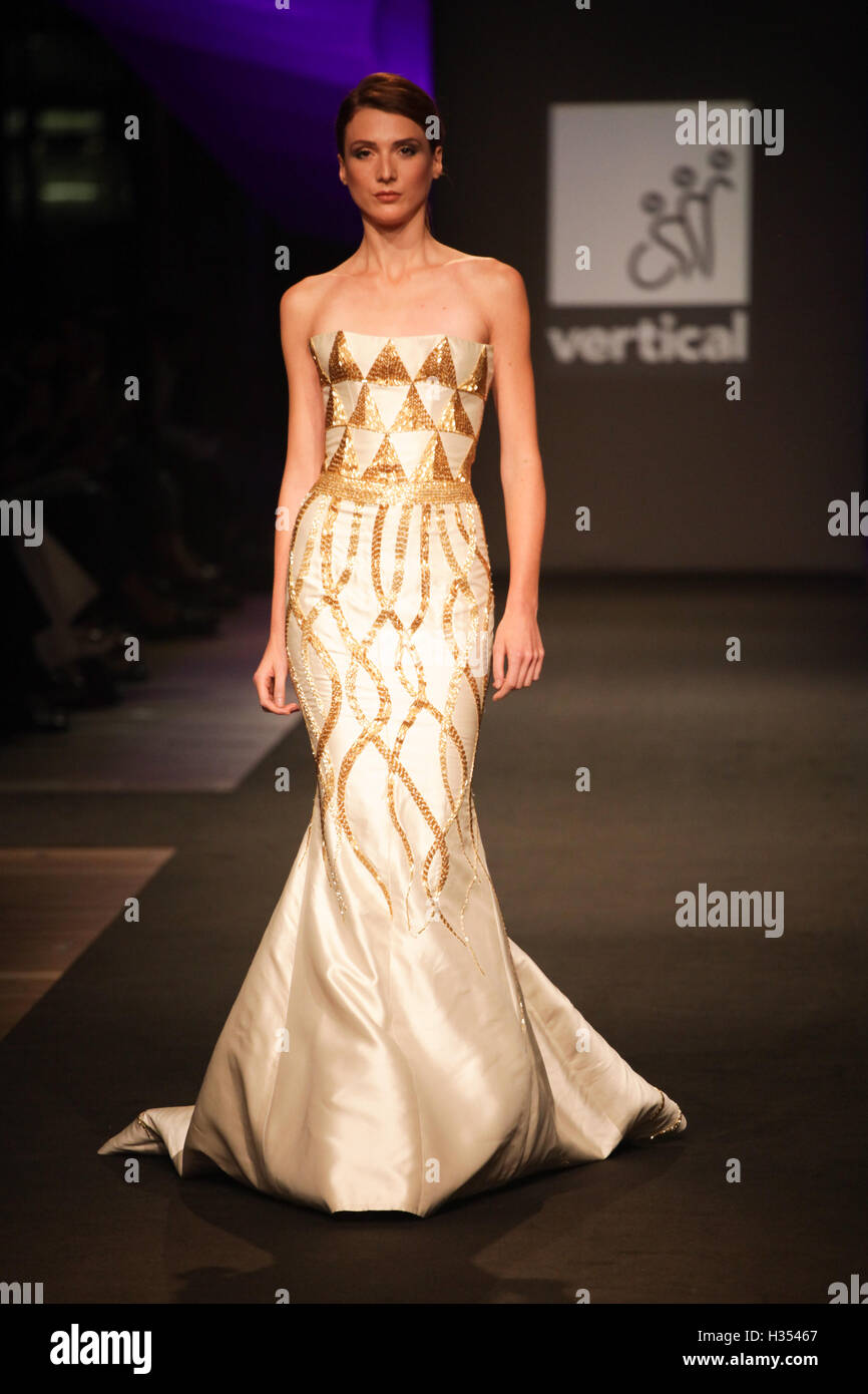 Milan, Italy. 3rd Oct, 2016. Models and disabled models in wheelchair ...