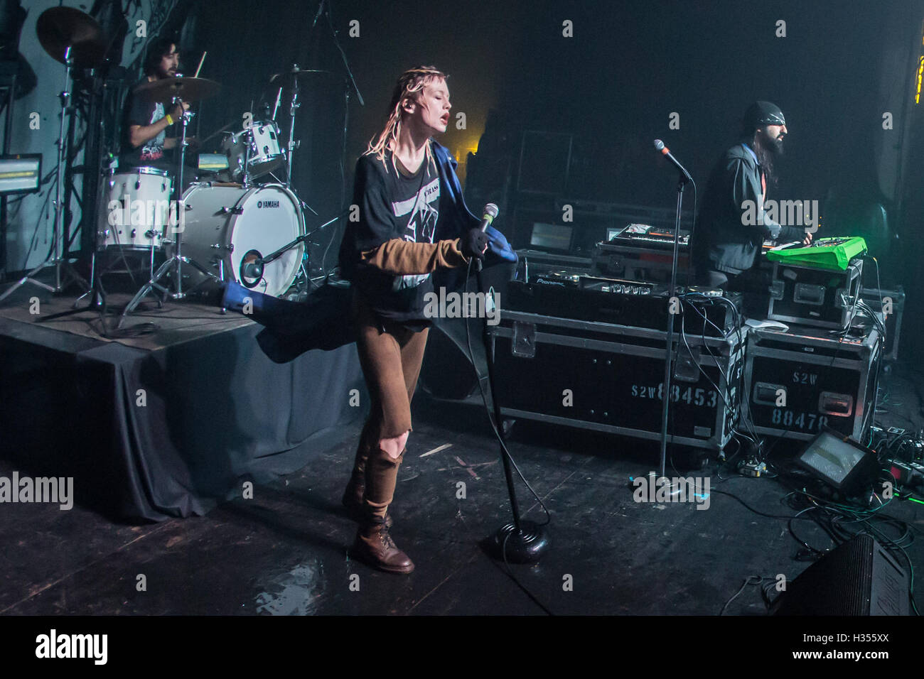Detroit, Michigan, USA. 2nd Oct, 2016. EDITH FRANCES of CRYSTAL CASTLES ...